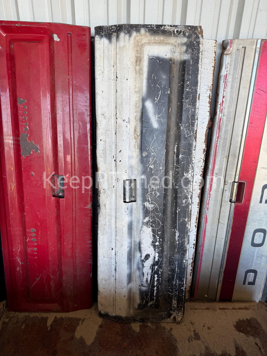 Tailgate White Old LE – KeepRTuned